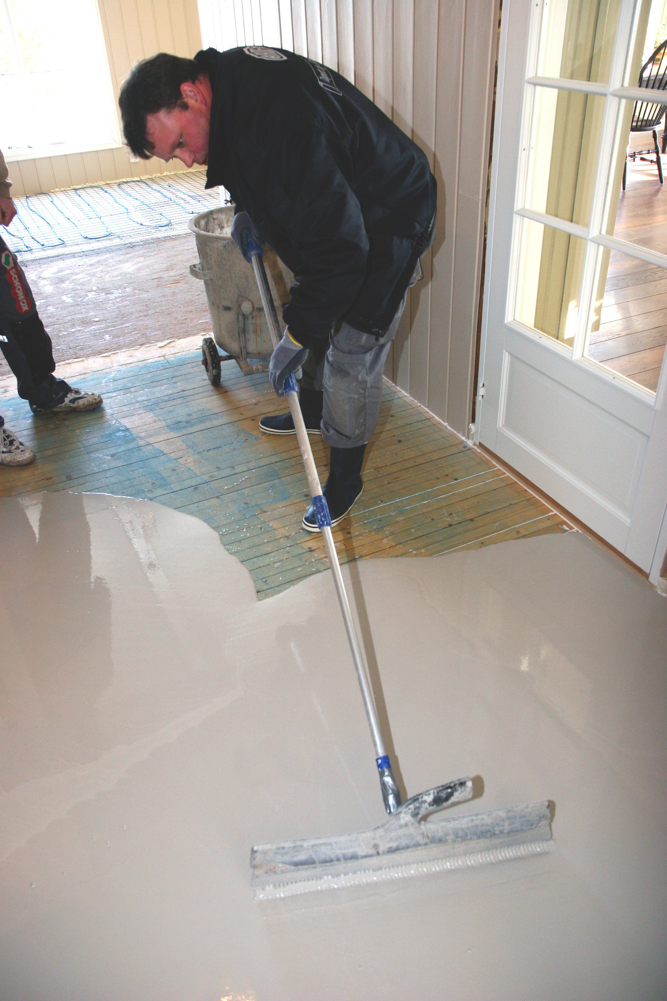 Rett gulv med avrettingsmasse - Lim, fug, kjemikalier - ifi.no