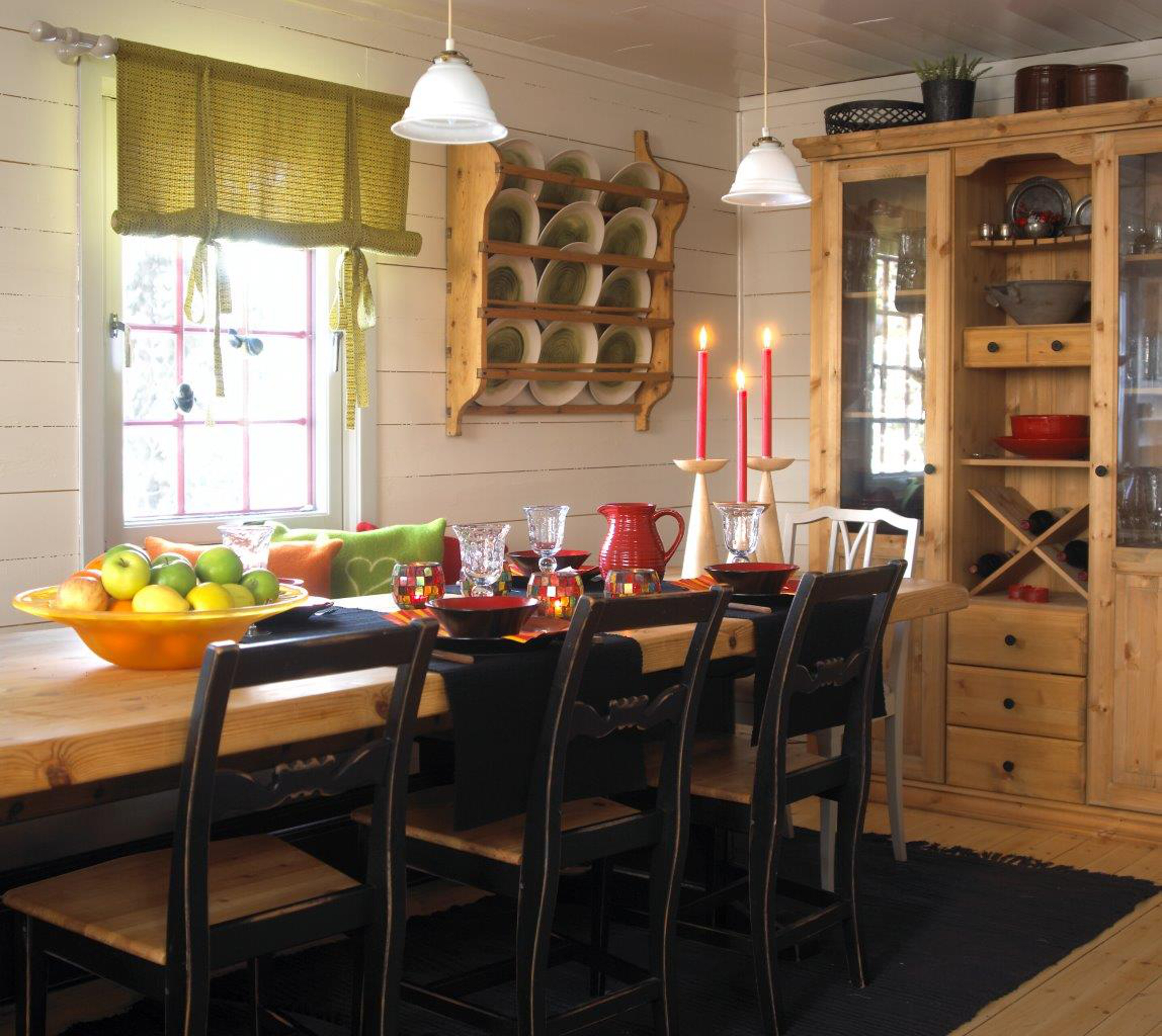 Hyttekos med malt panel - Hytter innvendig | ifi.no