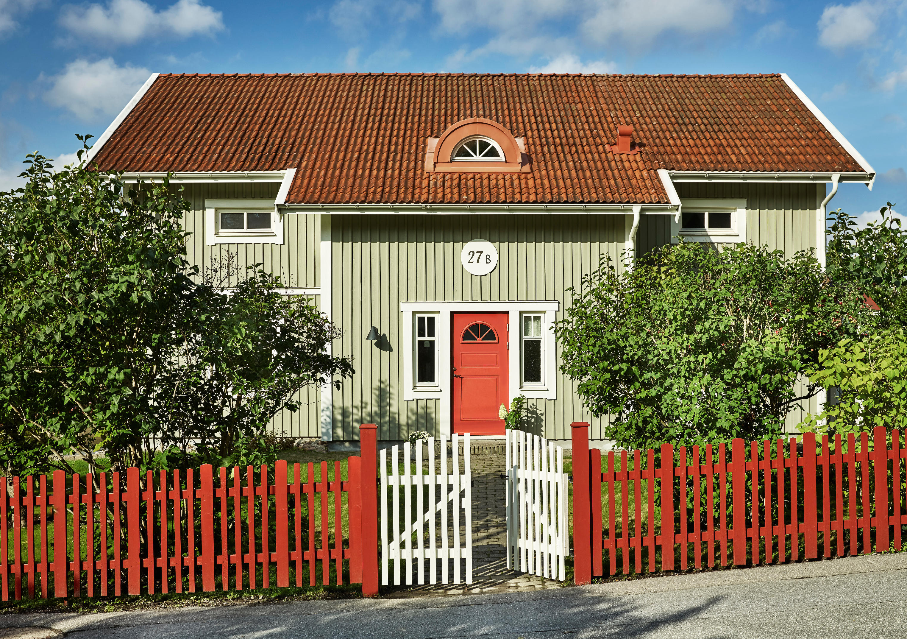 Stakitt og port til huset - Uterom og hage - ifi.no